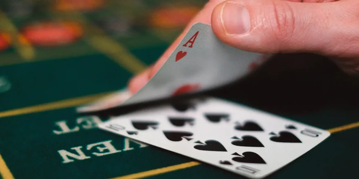 Pontoon vs Blackjack: Diferenças e qual escolher